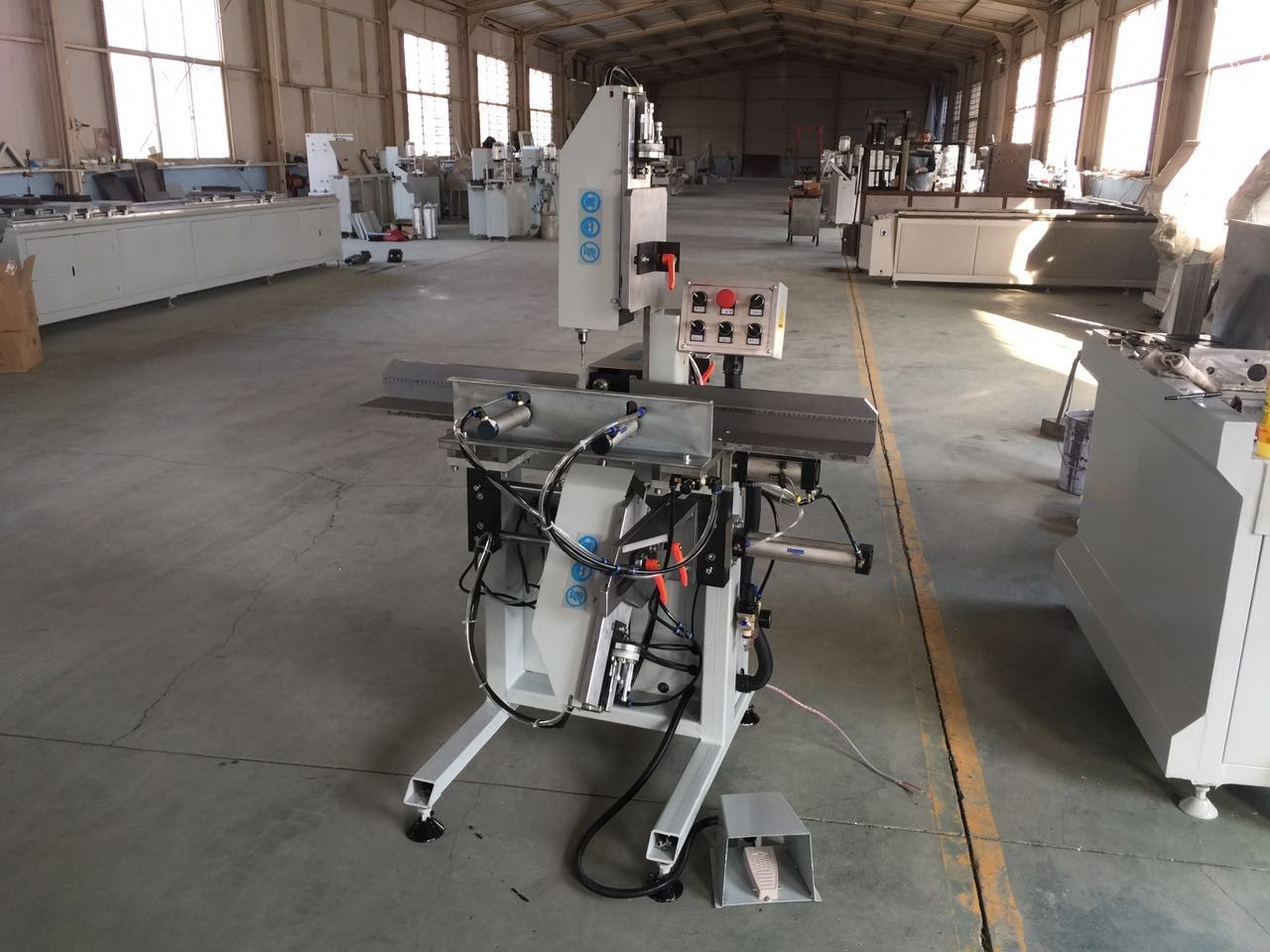 High Performance UPVC Window Machine Three Axis Water Slot Milling Machine